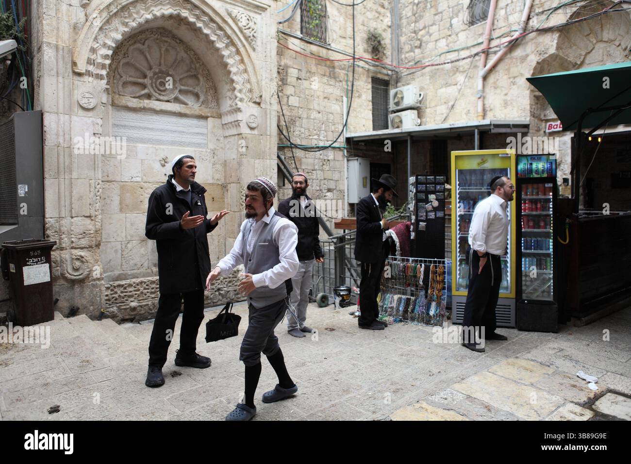 Young Orthodox Jewish men pray, sing & dance with devotion & exuberance ...