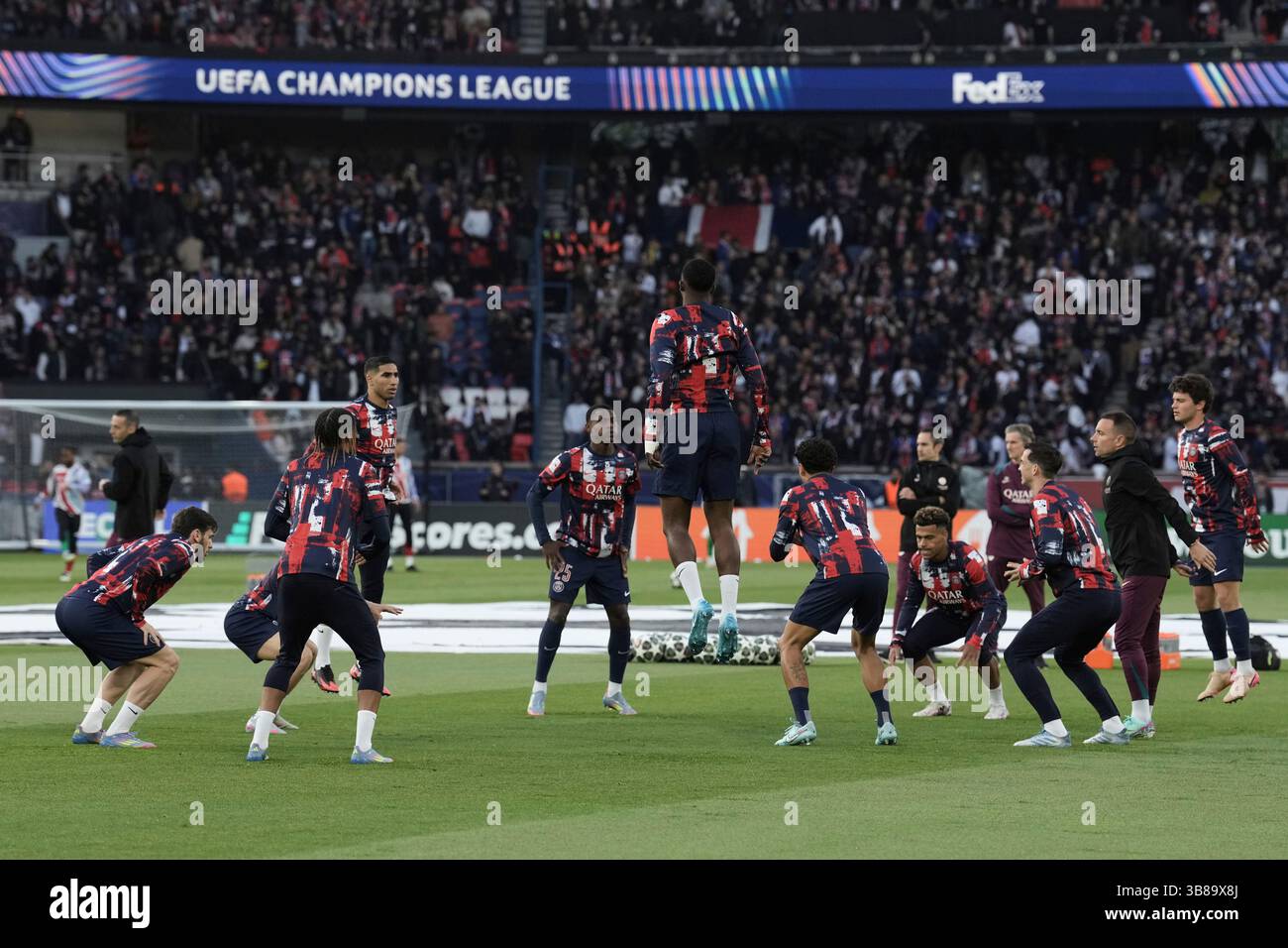 PSG players warm up before the Champions League semifinal, second leg ...