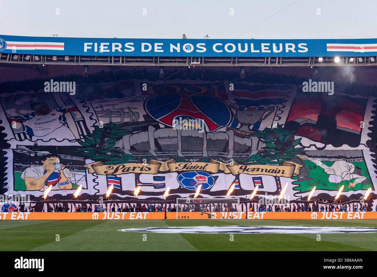 Arsenal champions league tifo hi-res stock photography and images - Alamy