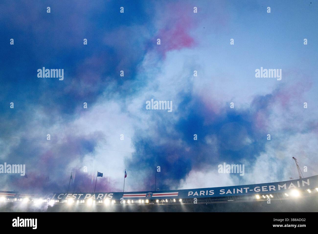 Pre-match display before the Paris Saint-Germain v Arsenal UEFA ...
