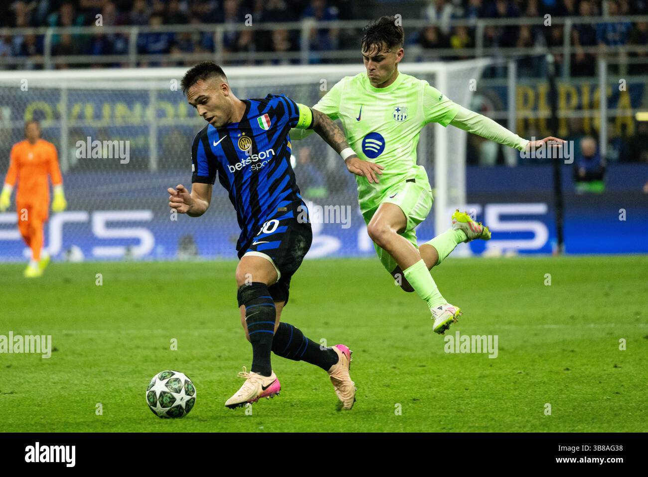 Lautaro Martinez FC Internazionale and Pau cubarsi Fc Barcelona during ...