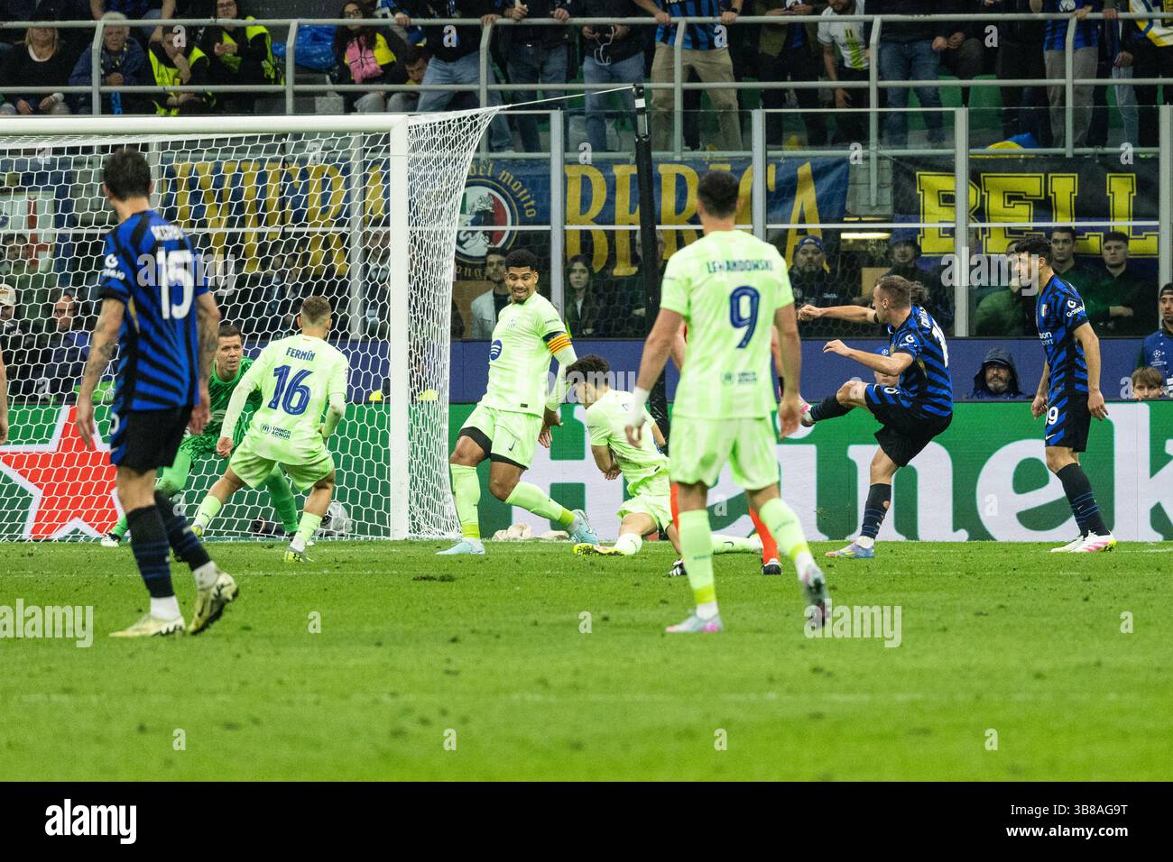 Frattesi Davide scores goal 4-3 FC Internazionale during semi-finals ...