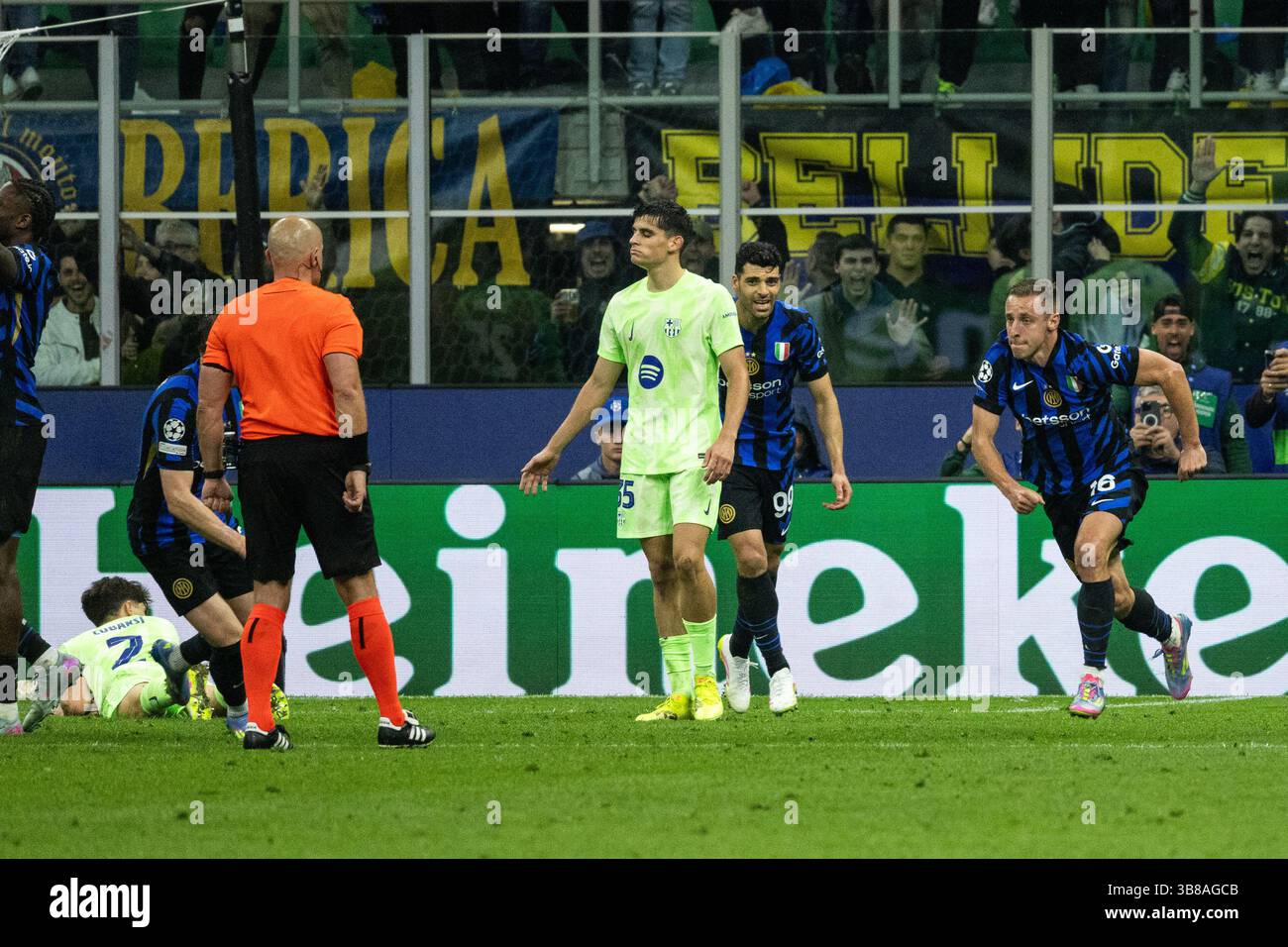 Frattesi Davide scores goal 4-3 FC Internazionale during semi-finals ...