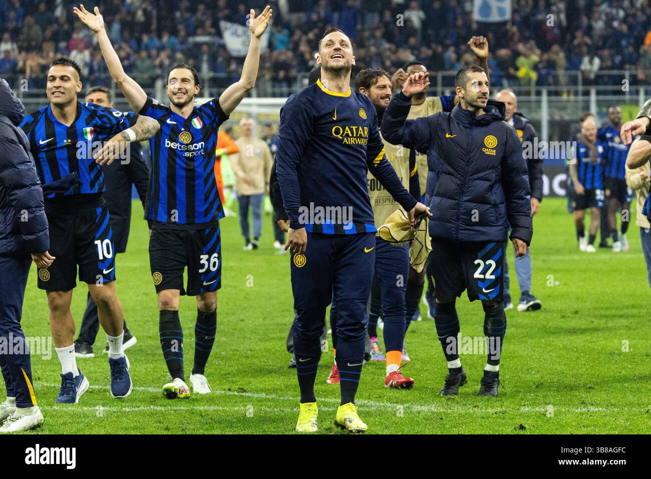 FC Internazionale players celebrates victory after semi-finals 2nd leg ...