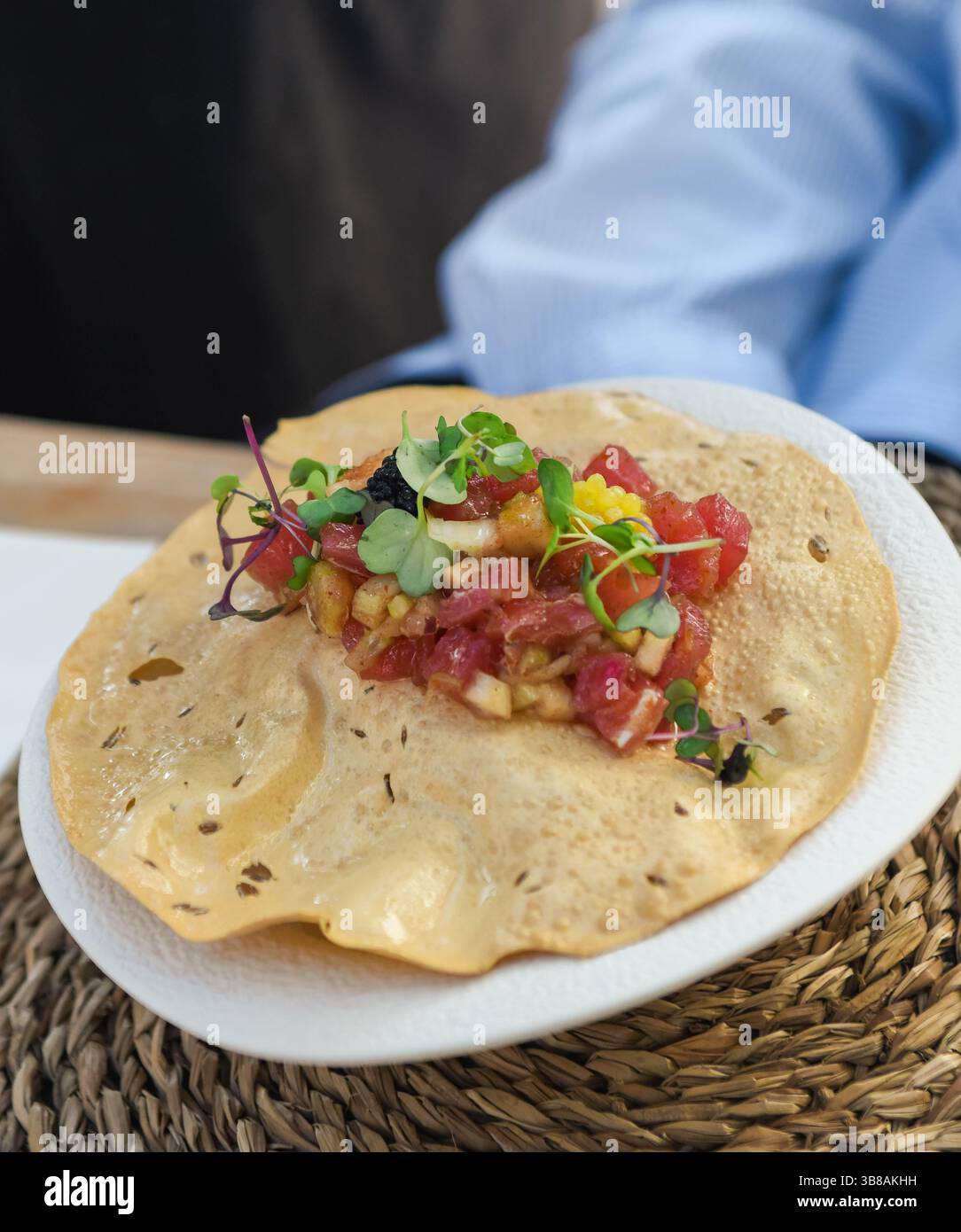 Fresh tuna ceviche starter on a crispy corn tortilla Stock Photo - Alamy
