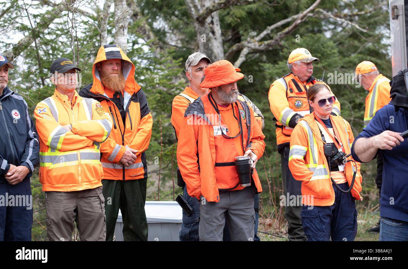 Searchers return to the basecamp after looking for six year old Lily ...
