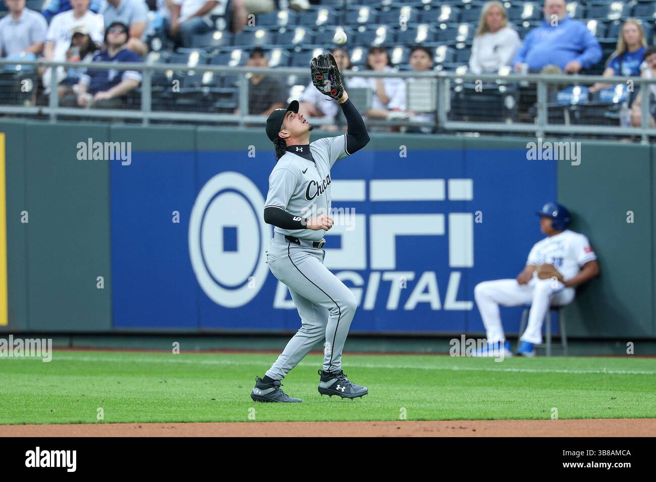 Kansas City, MO, USA. 6th May, 2025. Chicago White Sox second baseman ...