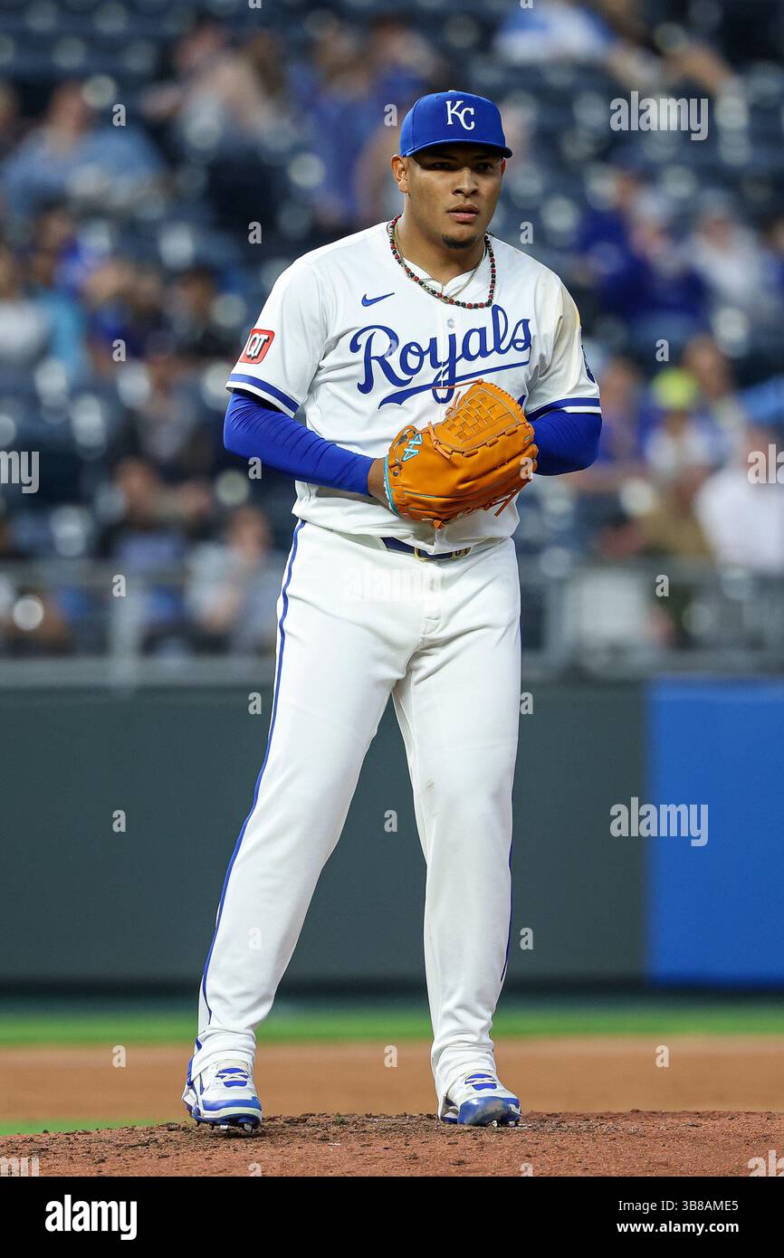 May 6, 2025: Kansas City Royals relief pitcher Angel Zerpa (61) pitches ...