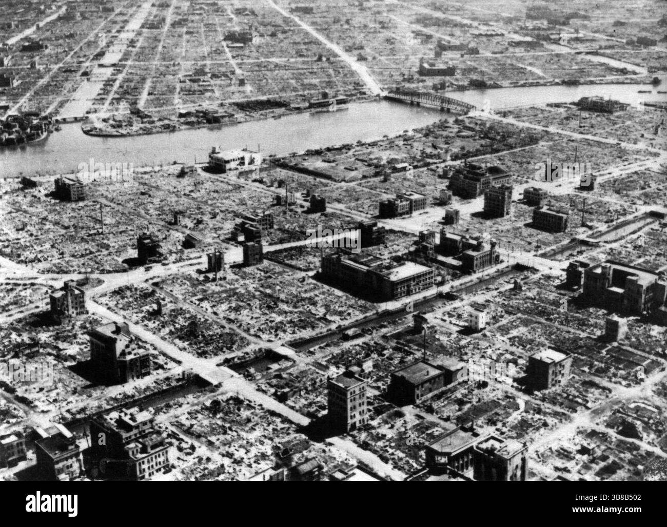 Tokyo after the massive Operation Meetinghouse firebombing attack on ...