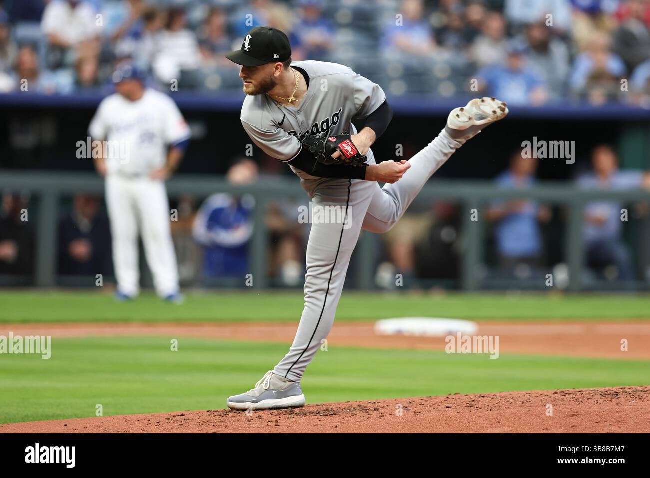 KANSAS CITY, MO - MAY 06: Chicago White Sox pitcher Sean Burke (59 ...