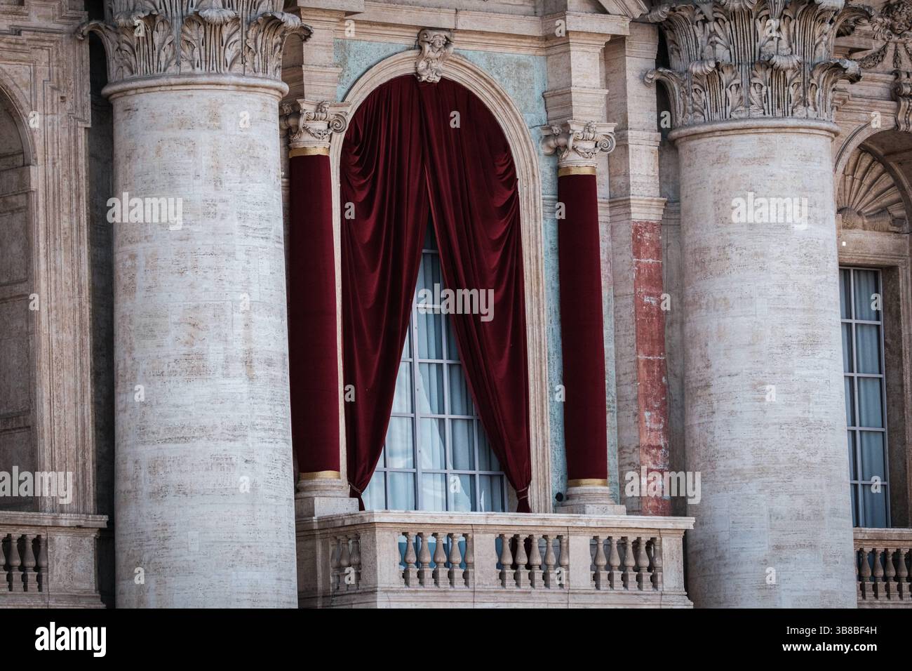 Vatican, beginning of the Conclave. Pilgrims gather in St. Peter s ...