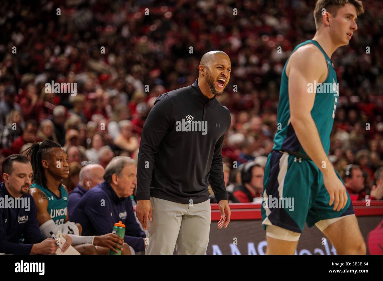 Unc wilmington seahawks basketball hi-res stock photography and images ...
