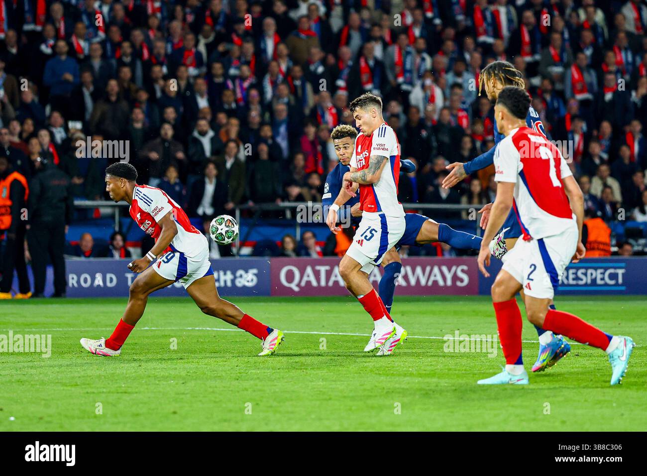 Desire Doue (14) of Paris Saint-Germain shoots towards the goal during ...