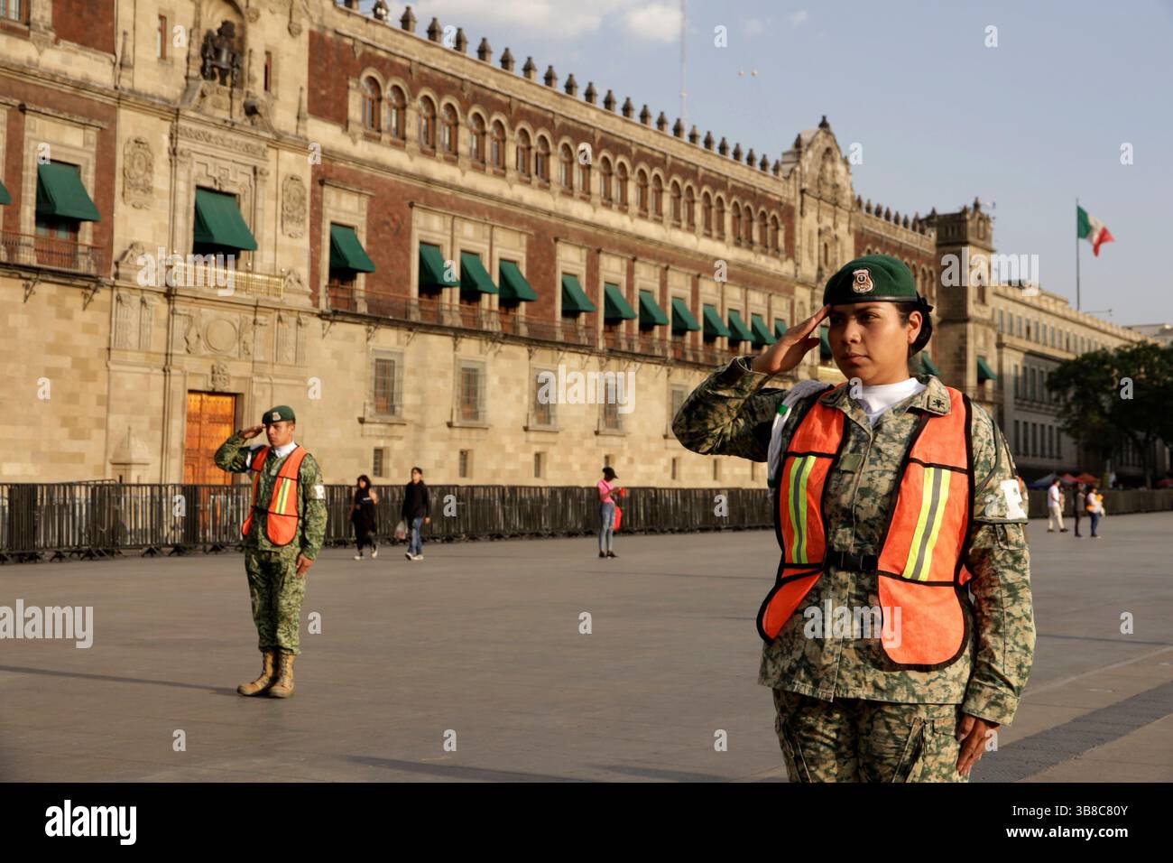 Mexico City, Mexico. 06th May, 2025. A military woman of the Mexican ...
