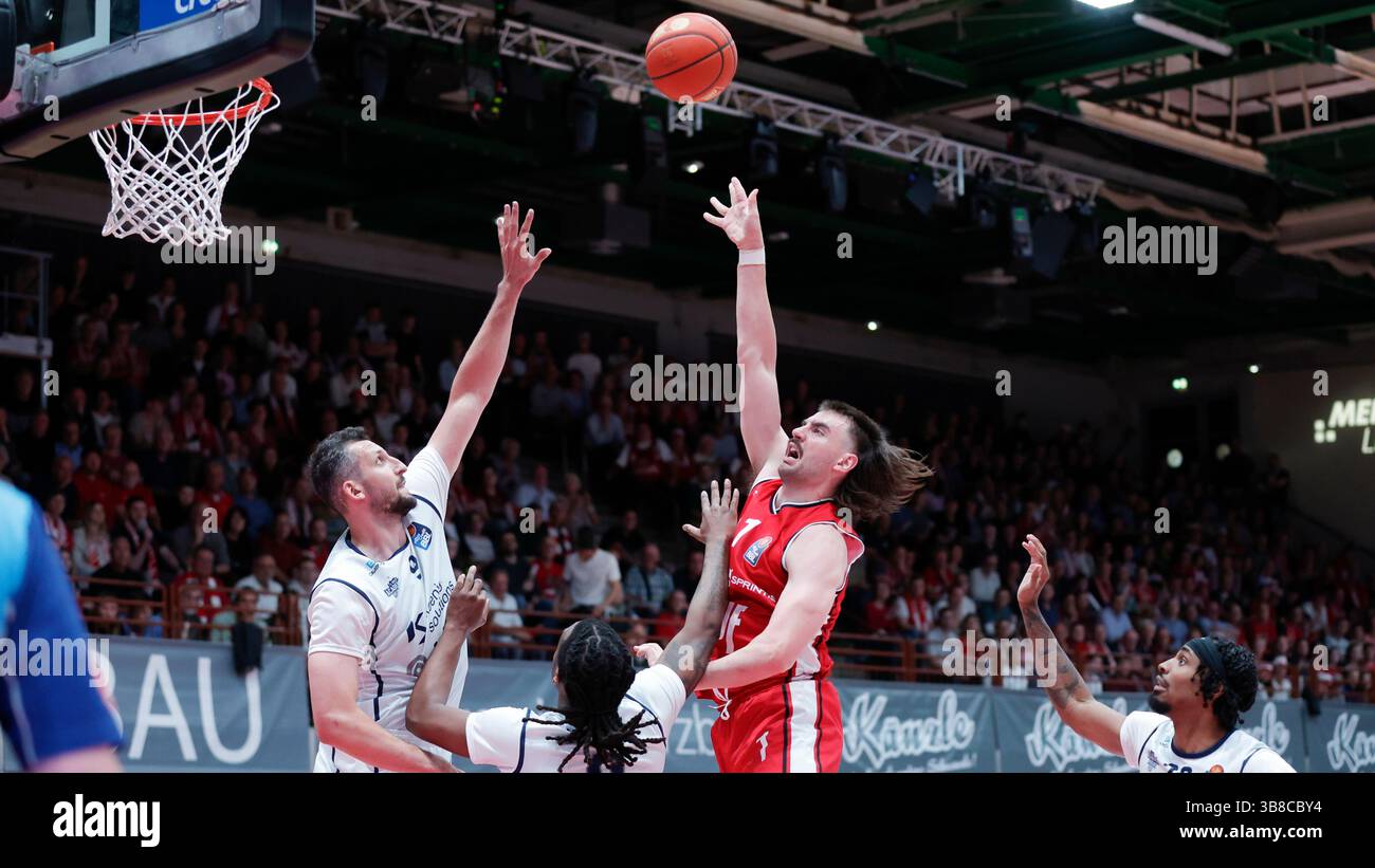 Im Bild: v.li. Paul Zipser (MLP Academics Heidelberg, 9), Damariae Horne (MLP Academics ...