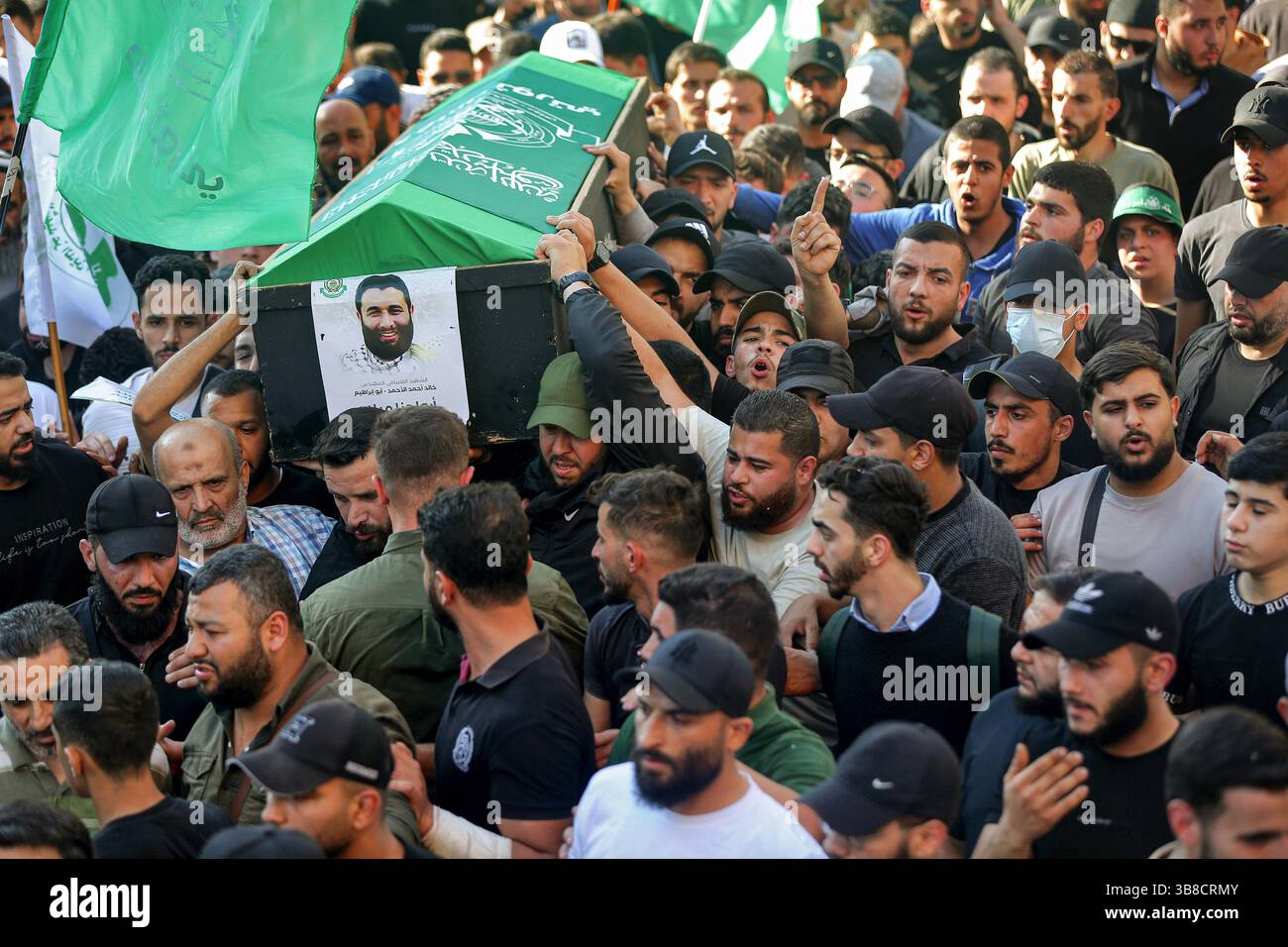 Sidon, Sidon, Lebanon. 7th May, 2025. Palestinians carry the coffin of Hamas commander Khaled ...