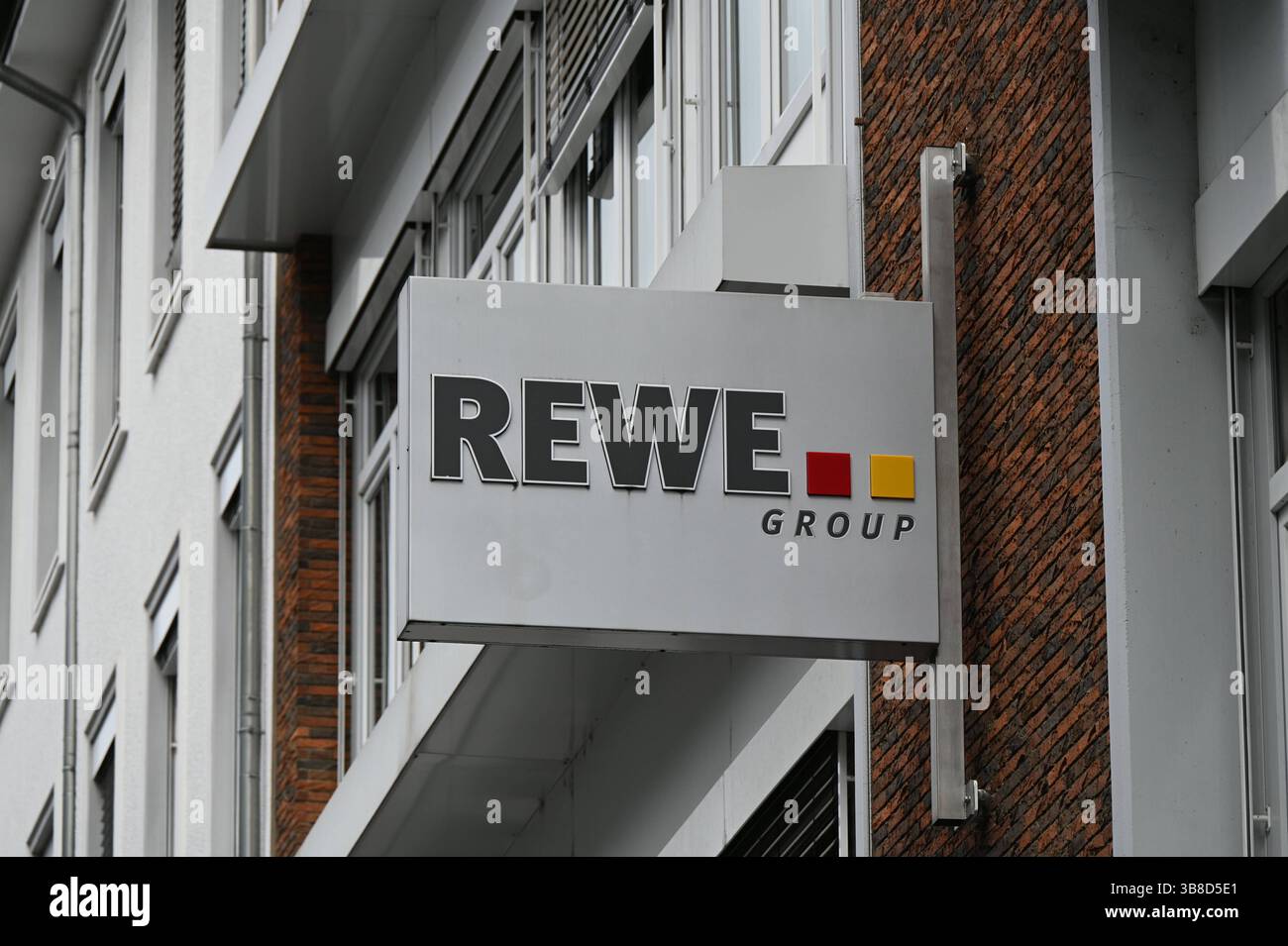 Logo, Schriftzug der Rewe Group, ein international tätiger Handels- und ...
