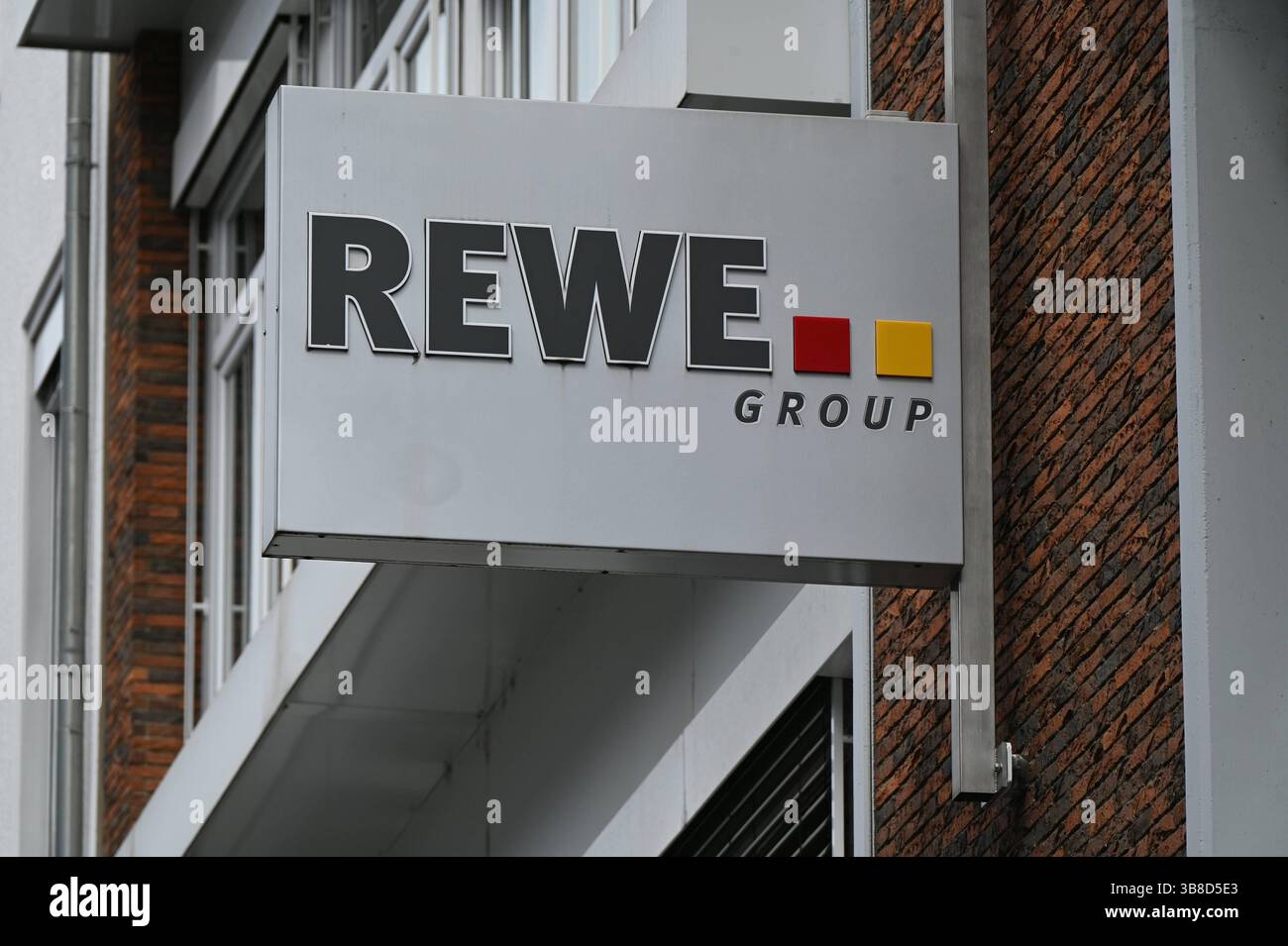 Logo, Schriftzug der Rewe Group, ein international tätiger Handels- und ...