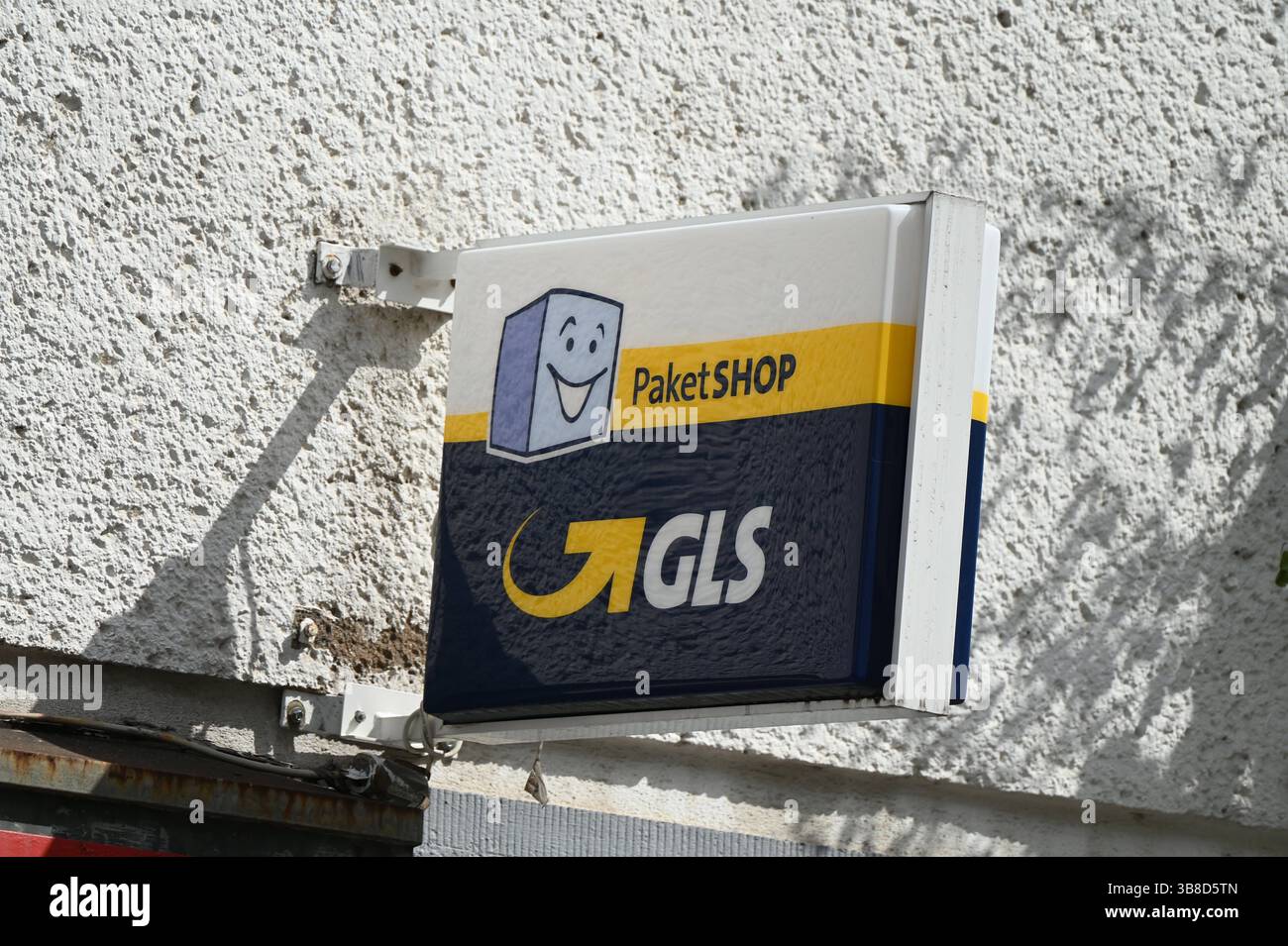 Schild mit Hinweis auf einen GLS Paketshop des Paketdienst GLS, General ...
