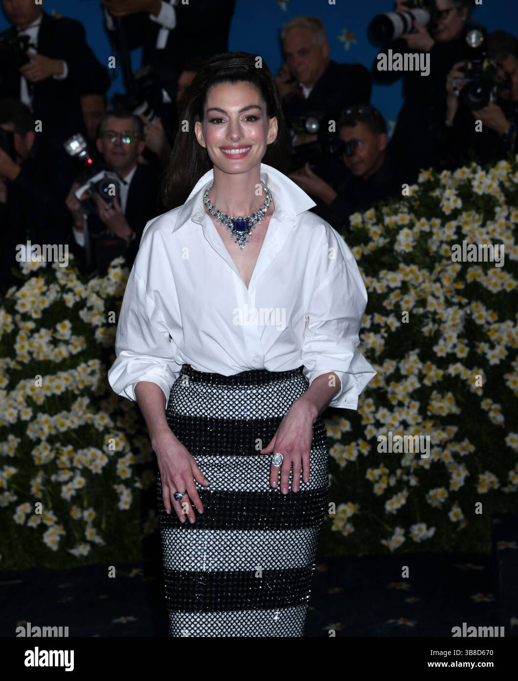 May 5, 2025, New York, Ny, United States: Anne Hathaway and Sam Smith ...