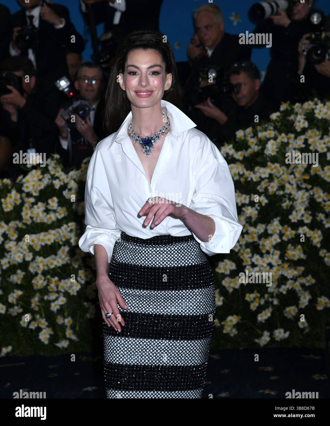 May 5, 2025, New York, Ny, United States: Anne Hathaway and Sam Smith ...