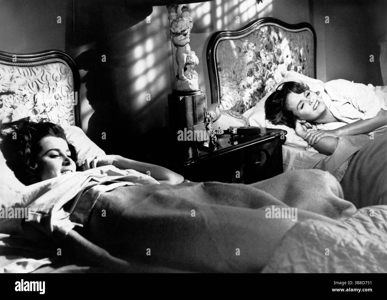 June 20, 2023, USA: Stephanie Powers, Lee Remick, on-set of the film ...