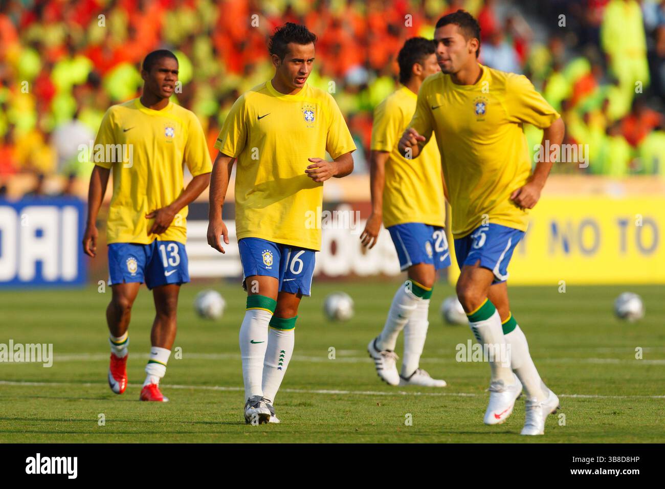Brazilian national soccer team players hi-res stock photography and ...