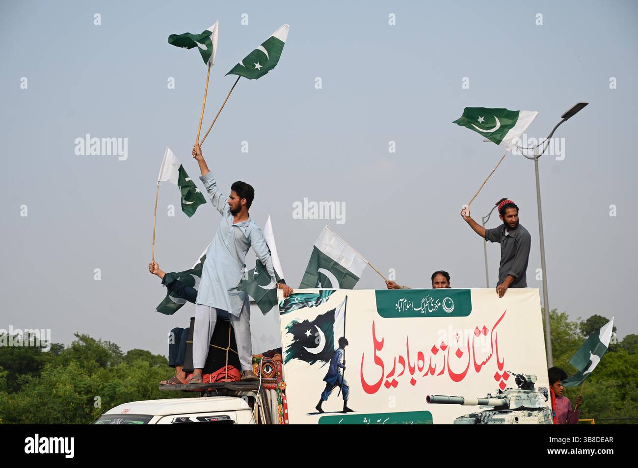 Islamabad, Pakistan. 07th May, 2025. Pakistanis hold national flags ...