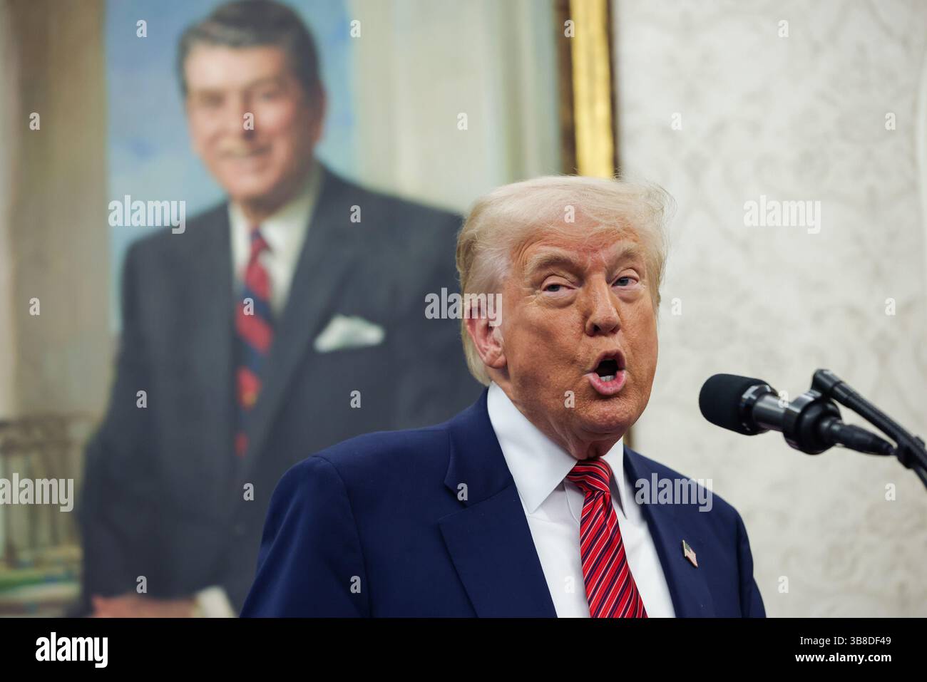 United States President Donald J Trump speaks before swearing in former ...
