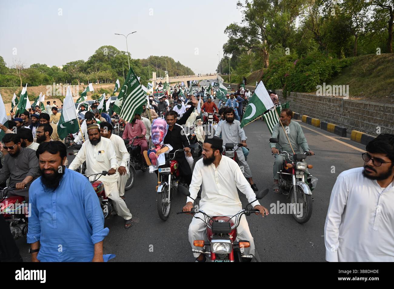 Islamabad, Pakistan. 7th May, 2025. Pakistanis hold national flags ...