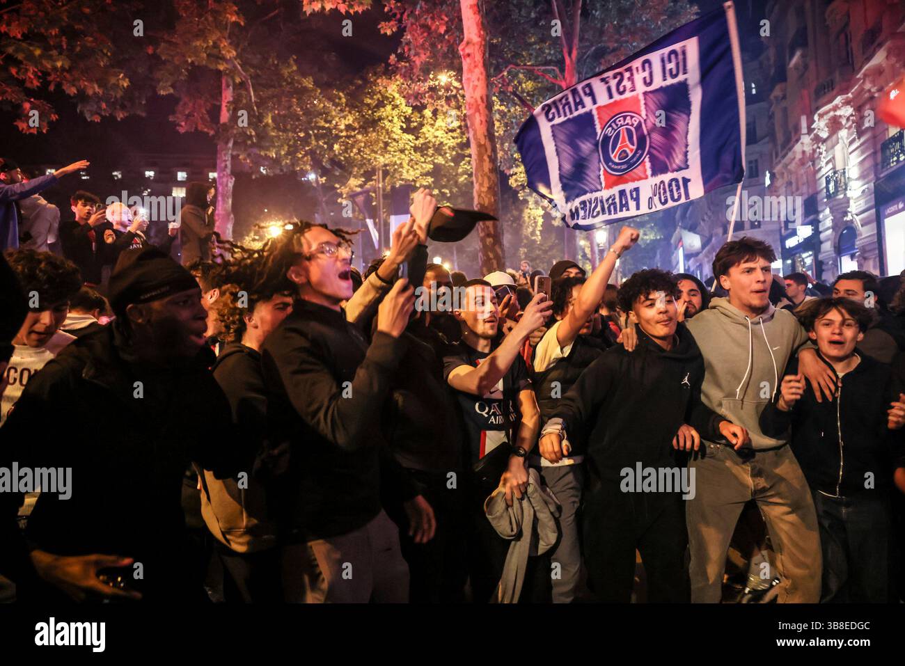 PSG fans celebrate after the Champions League semifinal, second leg ...