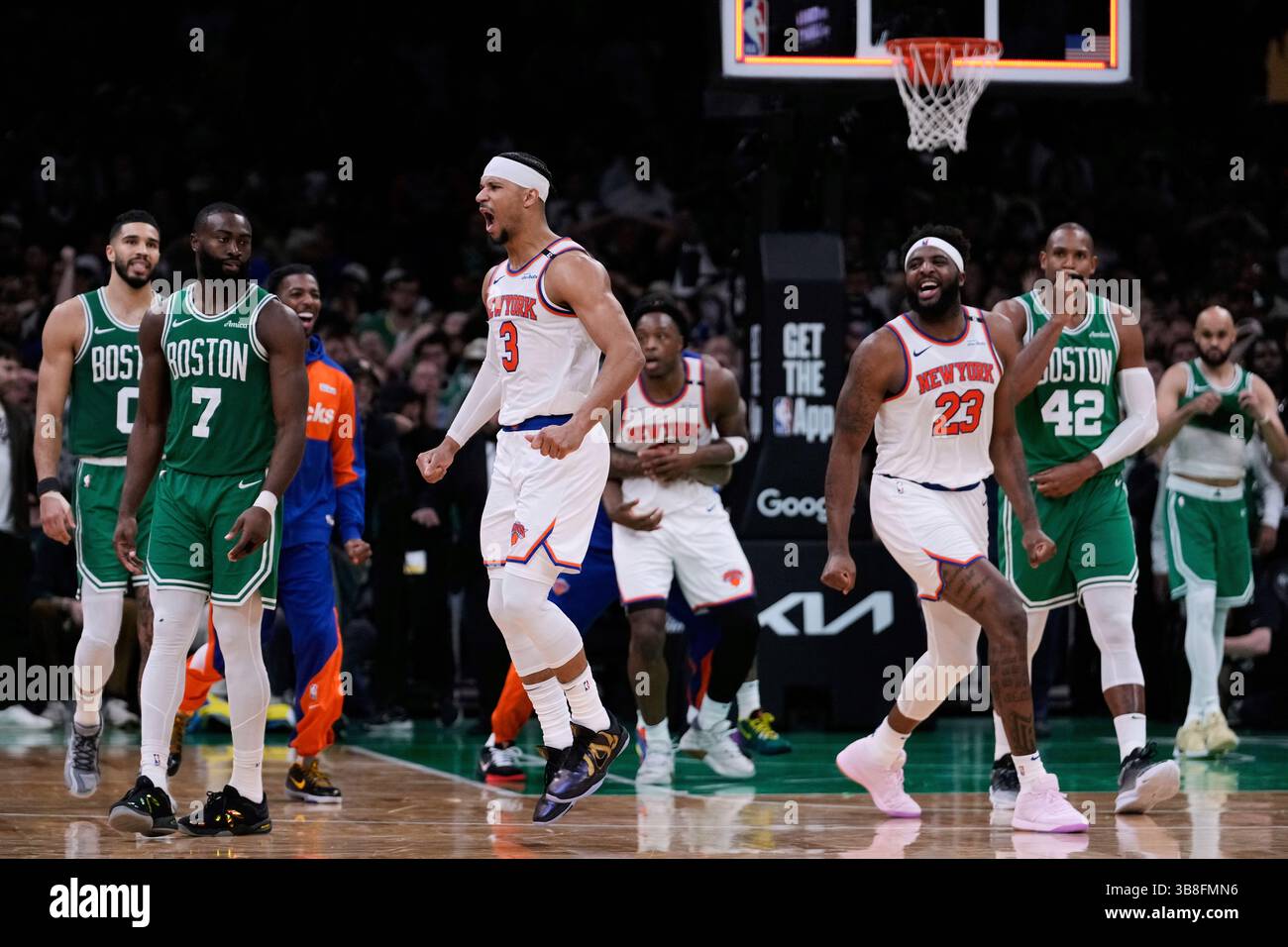 New York Knicks guard Josh Hart (3) and center Mitchell Robinson (23 ...