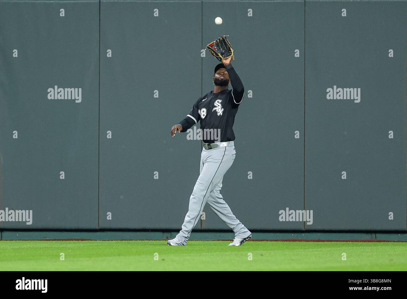 May 7, 2025: Chicago White Sox center fielder Luis Robert Jr. (88 ...