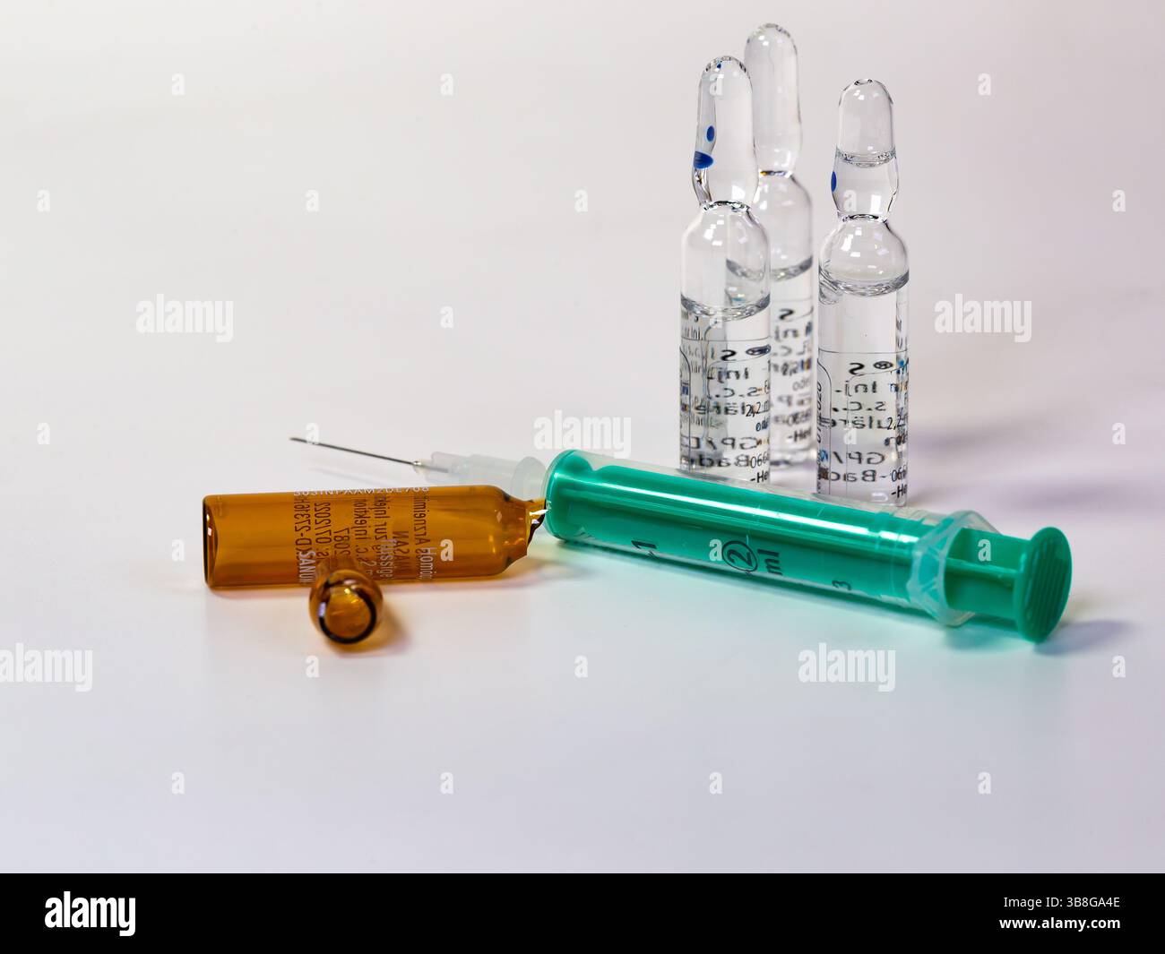 Medical ampules syringe on hi-res stock photography and images - Alamy
