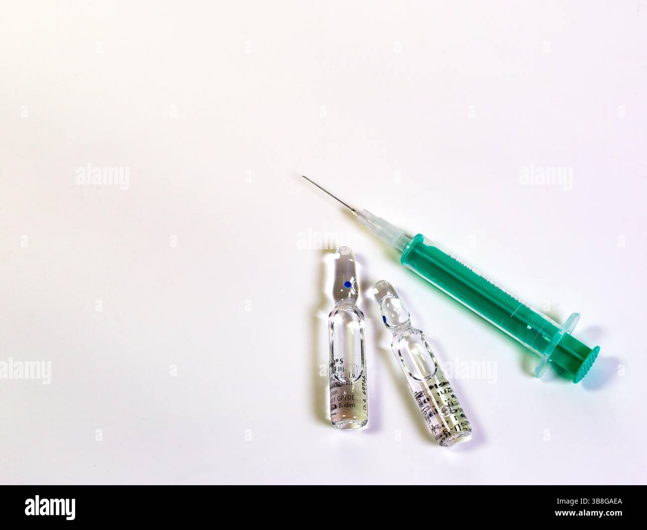 Medical ampules syringe on hi-res stock photography and images - Alamy