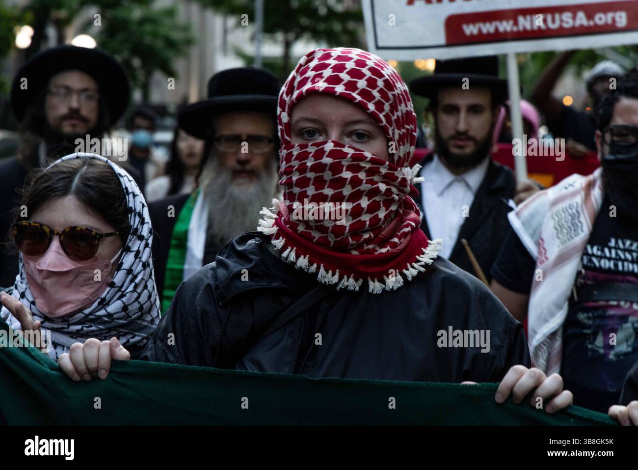 New York, New York, USA. 7th May, 2025. Chaos ensues between the NYPD ...