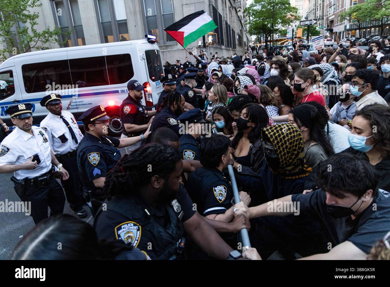 New York, New York, USA. 7th May, 2025. Chaos ensues between the NYPD ...