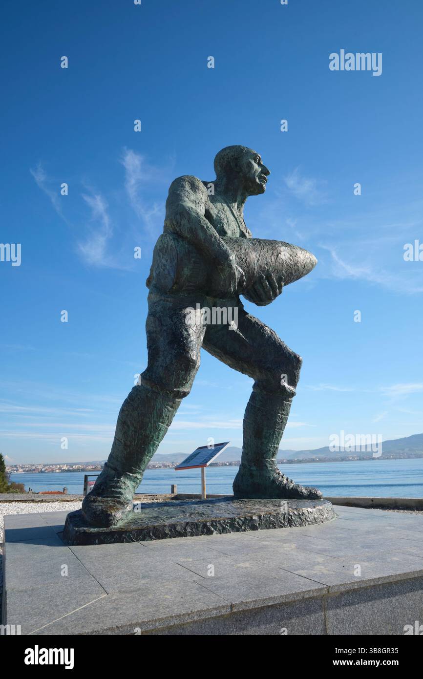 A heroic view of Seyit carrying the large artillery shell. At the ...