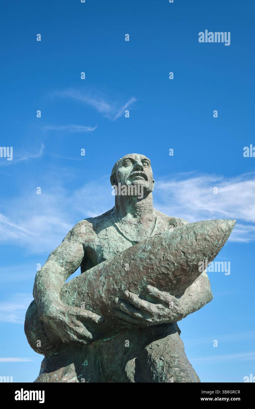 A heroic view of Seyit carrying the large artillery shell. At the ...