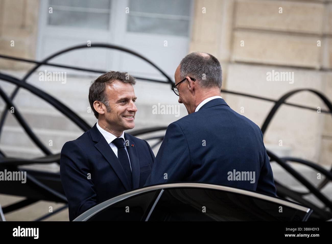 Paris, France. 07th May, 2025. French President Emmanuel Macron (L) welcomes the German ...