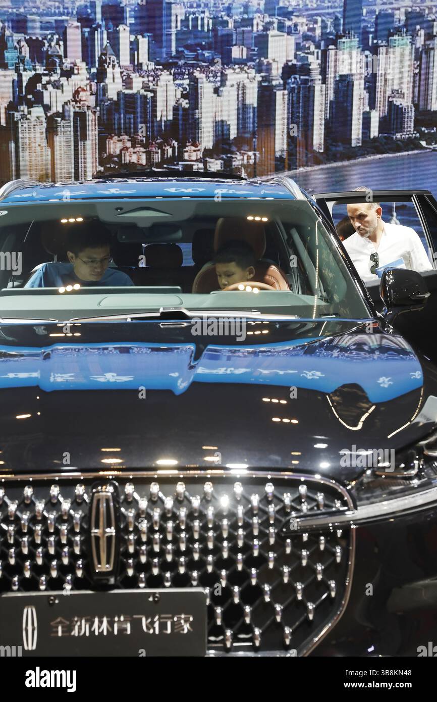 **CHINESE MAINLAND, HONG KONG, MACAU AND TAIWAN OUT** People visit the ...