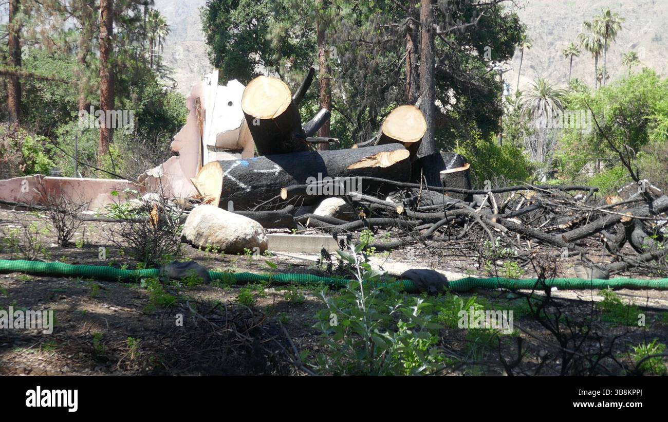 Altadena, California, USA 7th May 2025 Altadena aftermath and cleanup ...