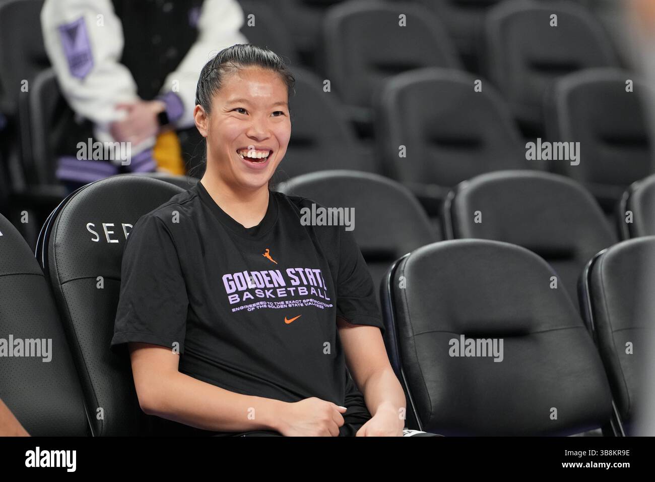 Golden State Valkyries guard Kaitlyn Chen (2) reacts before a WNBA ...