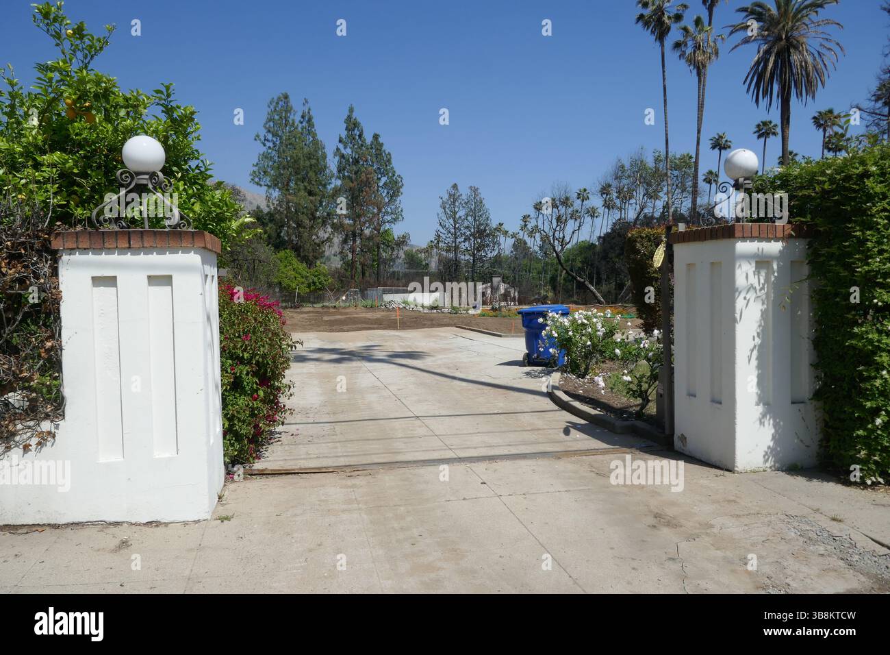Altadena, California, USA 7th May 2025 Altadena aftermath and cleanup ...