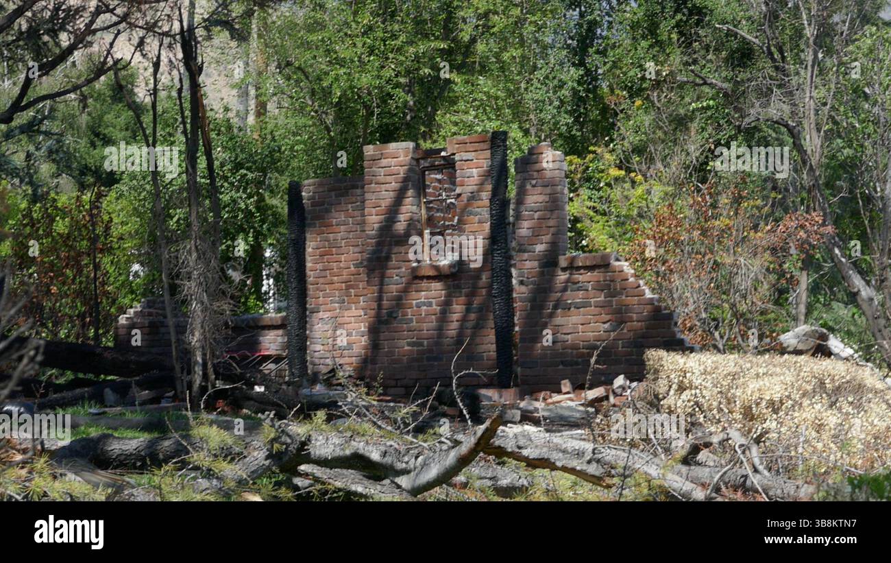 Altadena, California, USA 7th May 2025 Altadena aftermath and cleanup ...