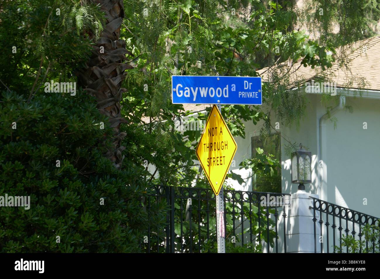 Altadena, California, USA 7th May 2025 Gaywood Drive in Altadena ...