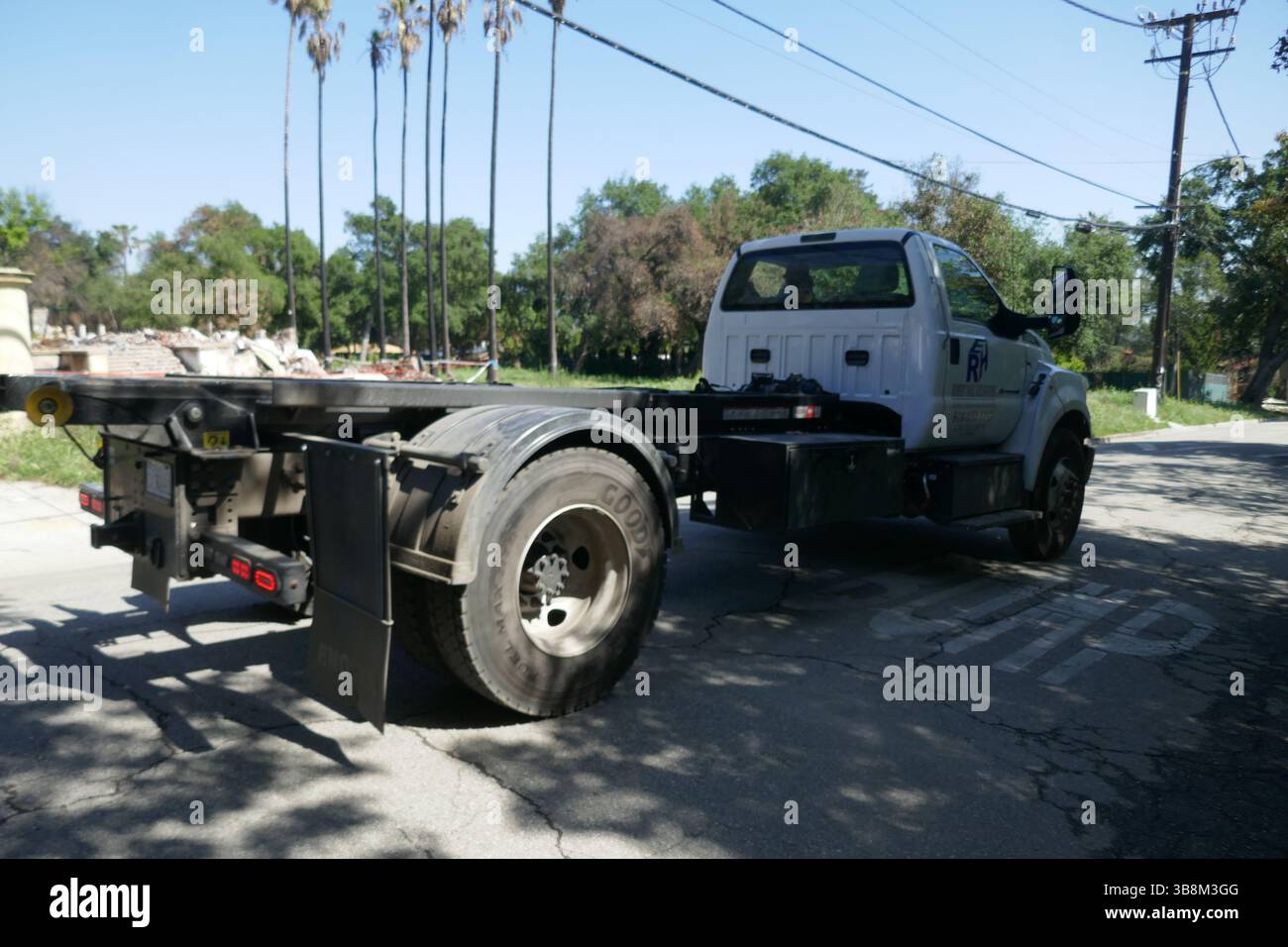 Altadena, California, USA 7th May 2025 Altadena aftermath and cleanup ...