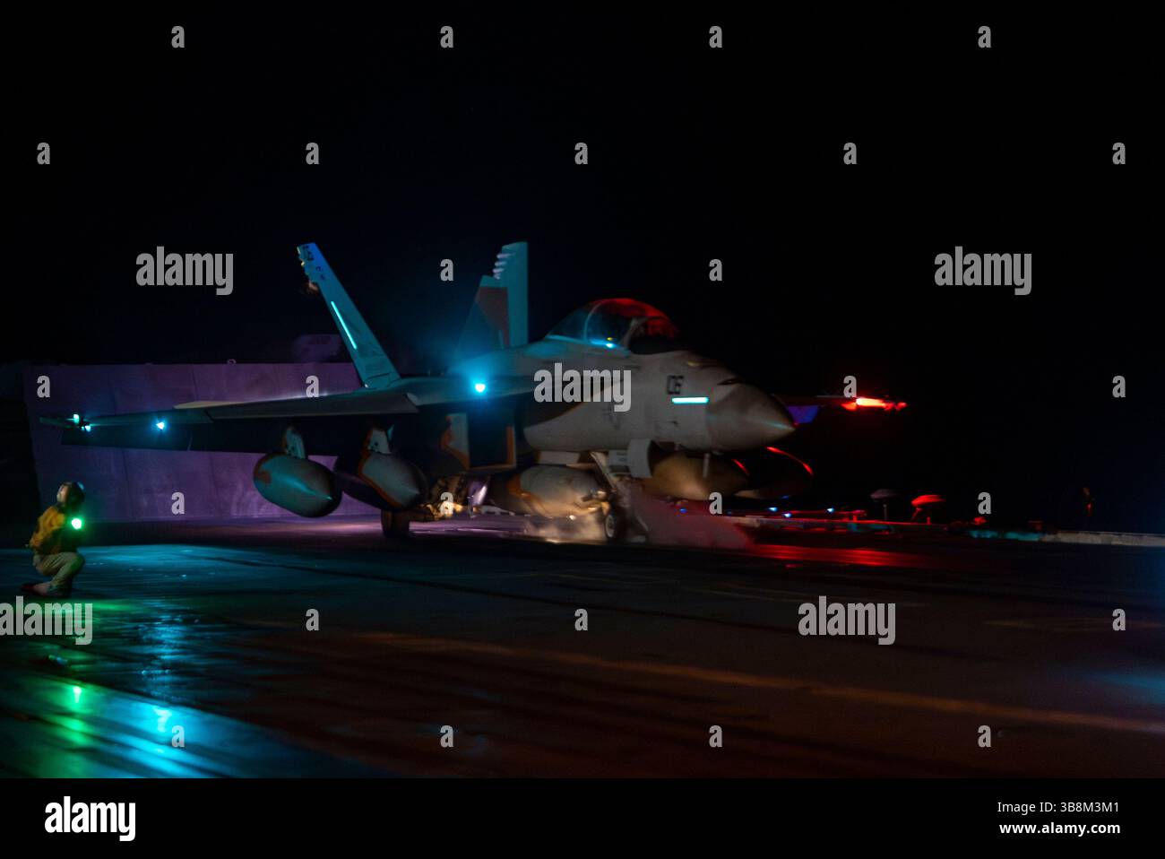 250506-N-PV401-1244 U.S. CENTRAL COMMAND AREA OF RESPONSIBILTY (May 6, 2025) An F/A-18E Super ...