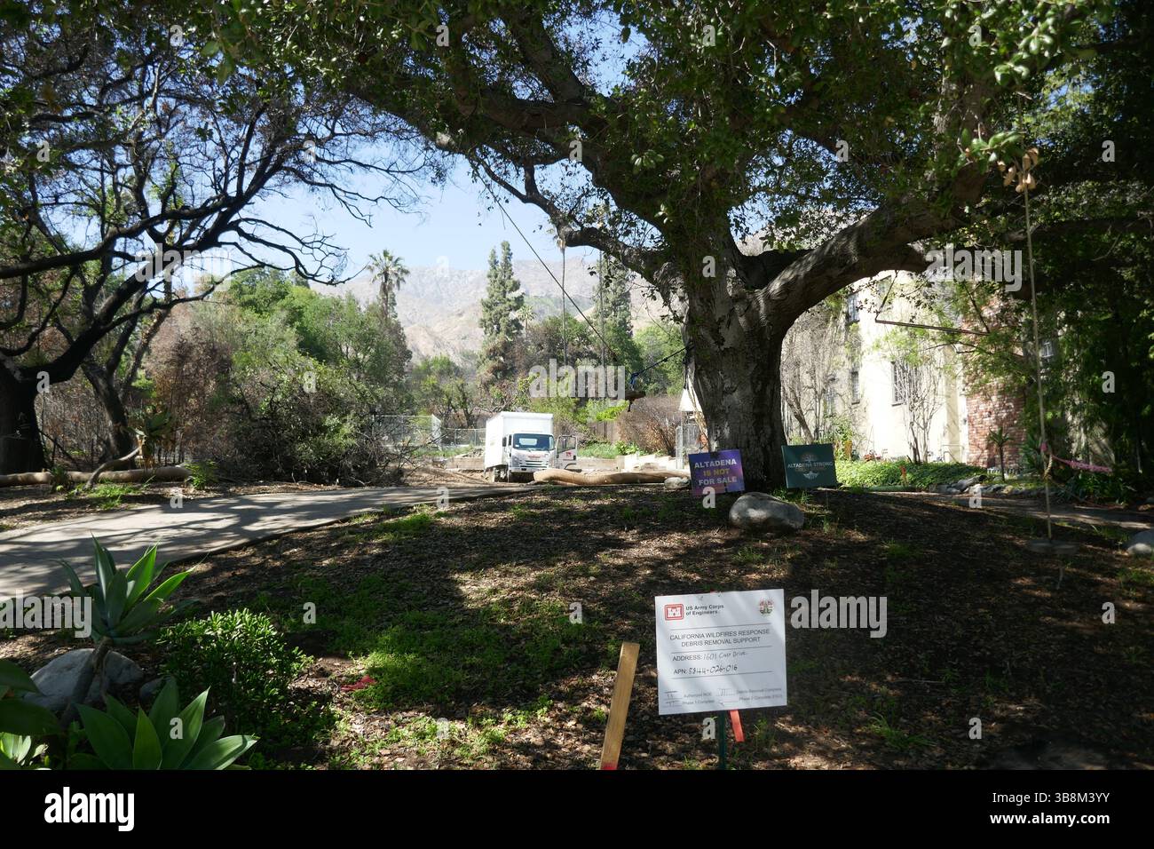 Altadena, California, USA 7th May 2025 Altadena aftermath and cleanup ...