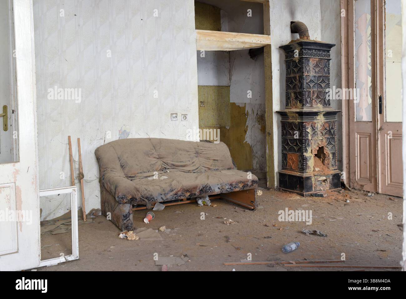 Sad apartment hi-res stock photography and images - Alamy
